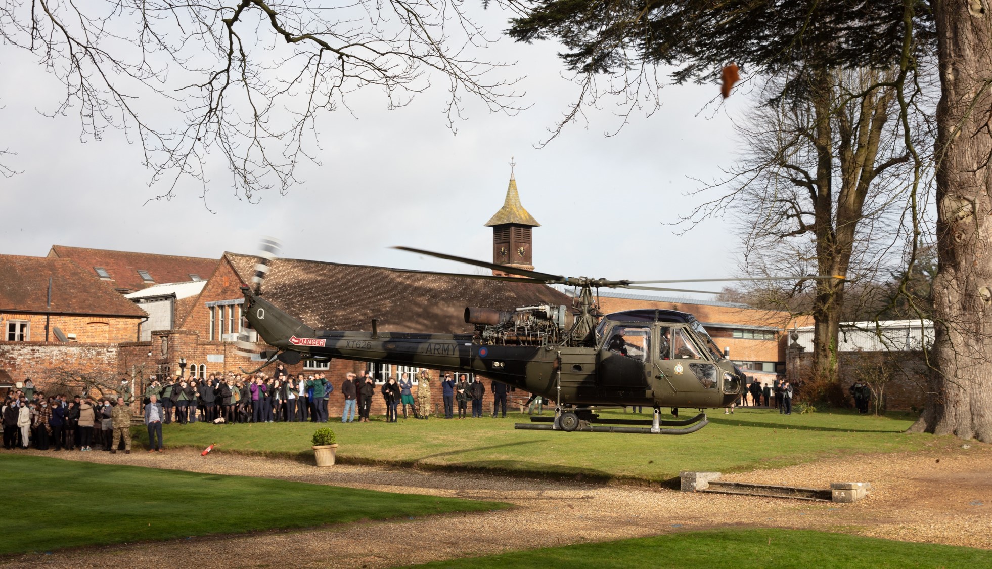 A Flight in a Scout Helicopter for a STEM Outreach Day – 2 Sisters In STEM